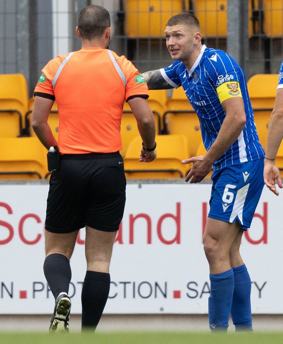 Gordon red overturned as Saints win appeal - BBC Sport