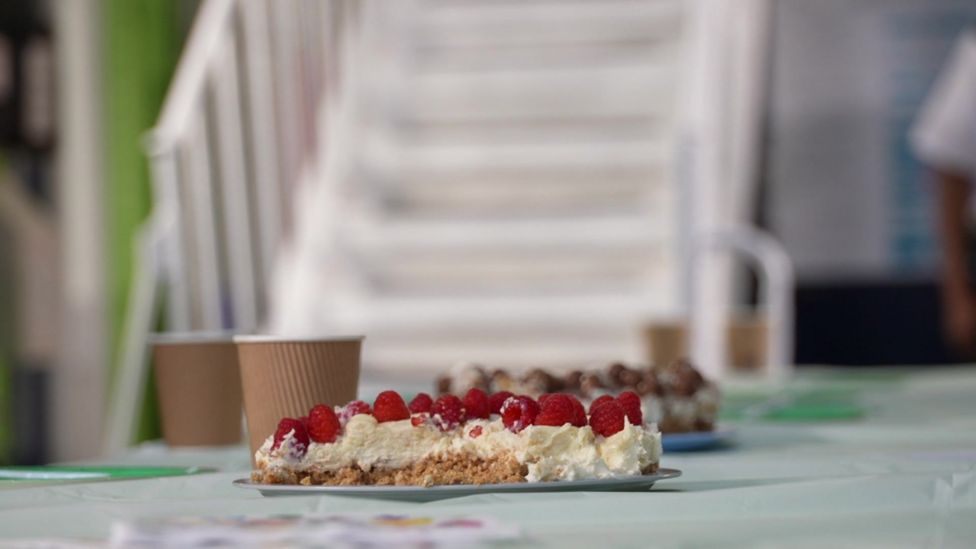 HMP Pentonville: How tea and cheesecake are helping young inmates - BBC ...