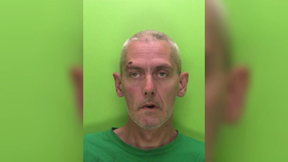 Worksop gunpoint rapist Glen Roe jailed - BBC News