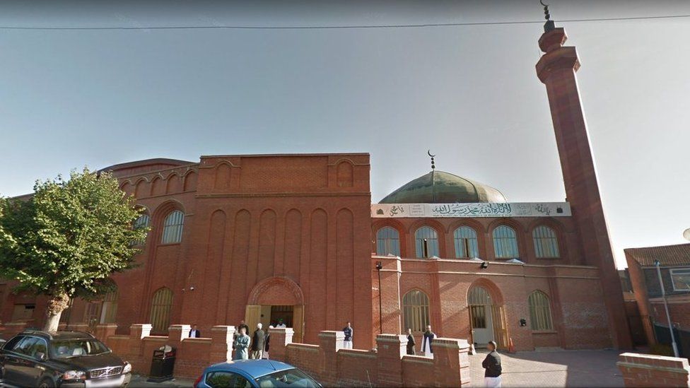 Luton Mosque death: Fatal ladder fall worker 'not given safety ...