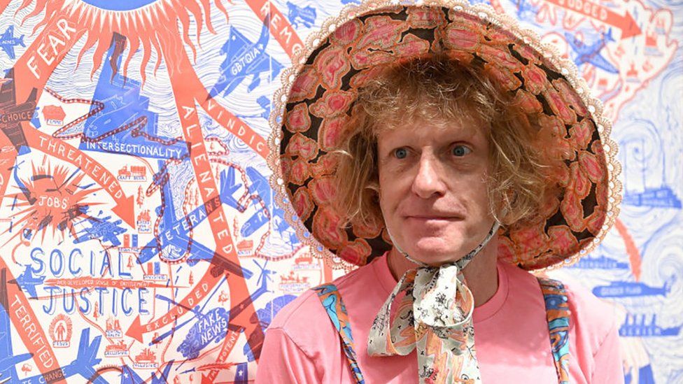 The star student who creates art with her eyes - BBC News