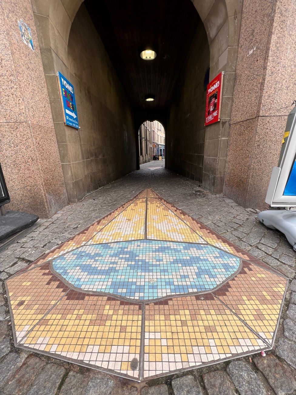 Monuments, murals, and mosaics on the Dundee public art trail - BBC News