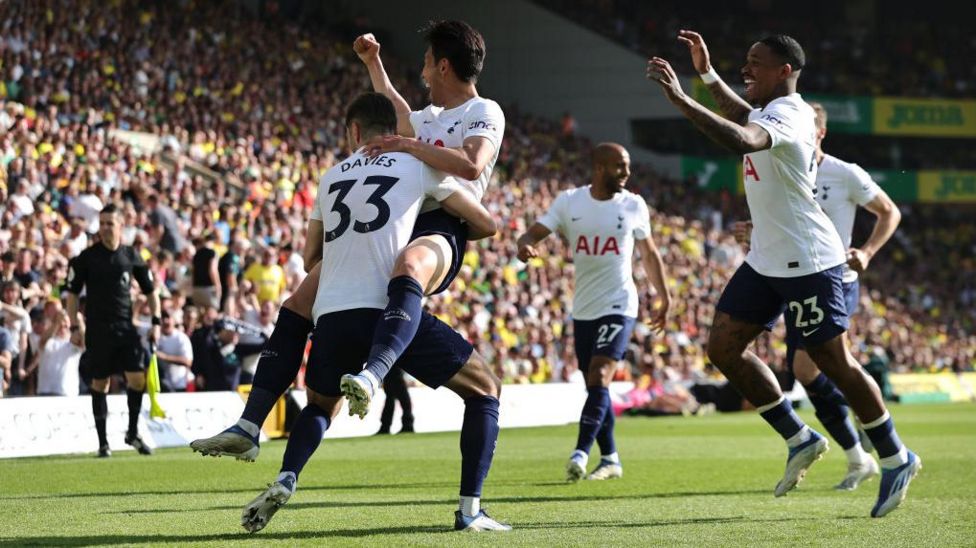 Spurs celebrate Champions League return - BBC Sport
