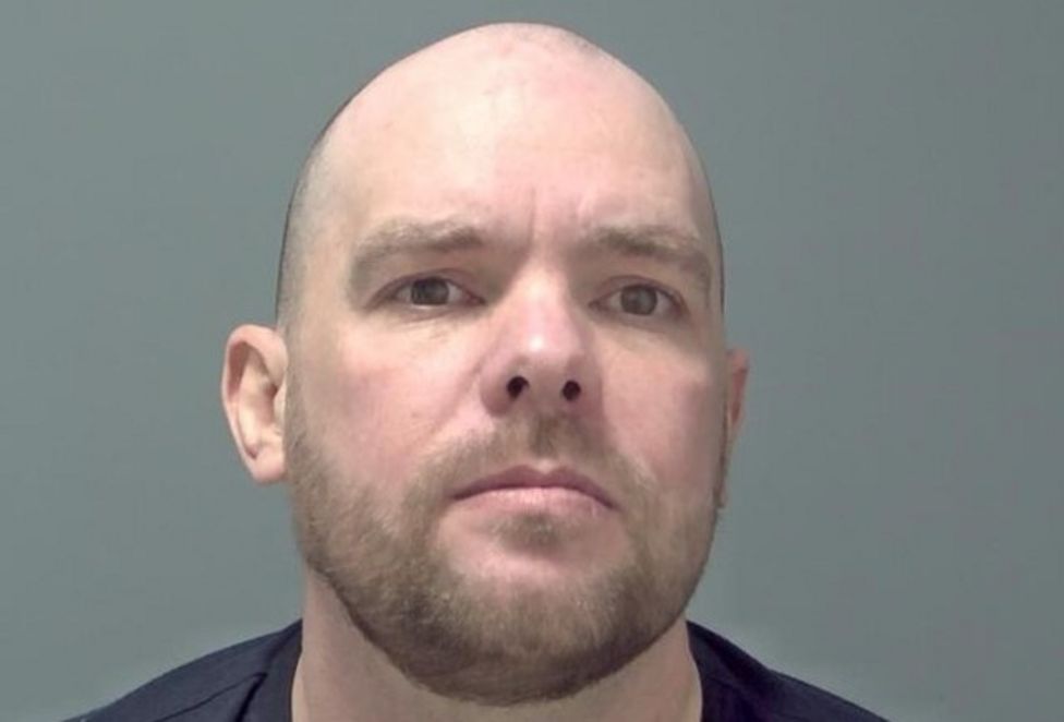 M﻿an jailed for 15 years for Ipswich guest house murder - BBC News