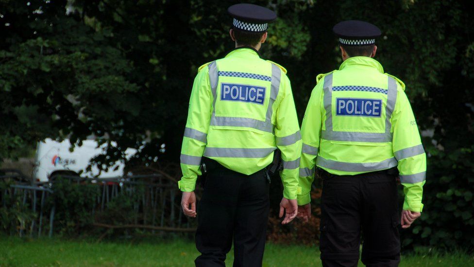 Police counter corruption unit 'below standard' - BBC News