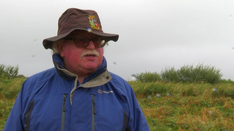 Bracken bashing in the Castlerock countryside - BBC News