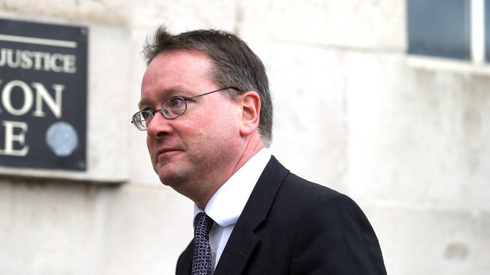 Tom Elliott and John Larkin settle defamation case - BBC News