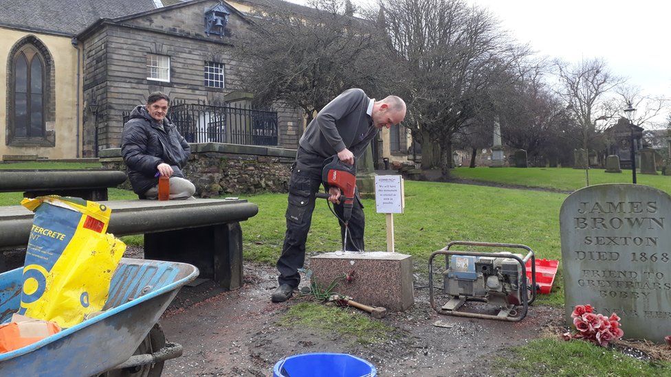 Grave saved in time for Greyfriars Bobby memorial - BBC News