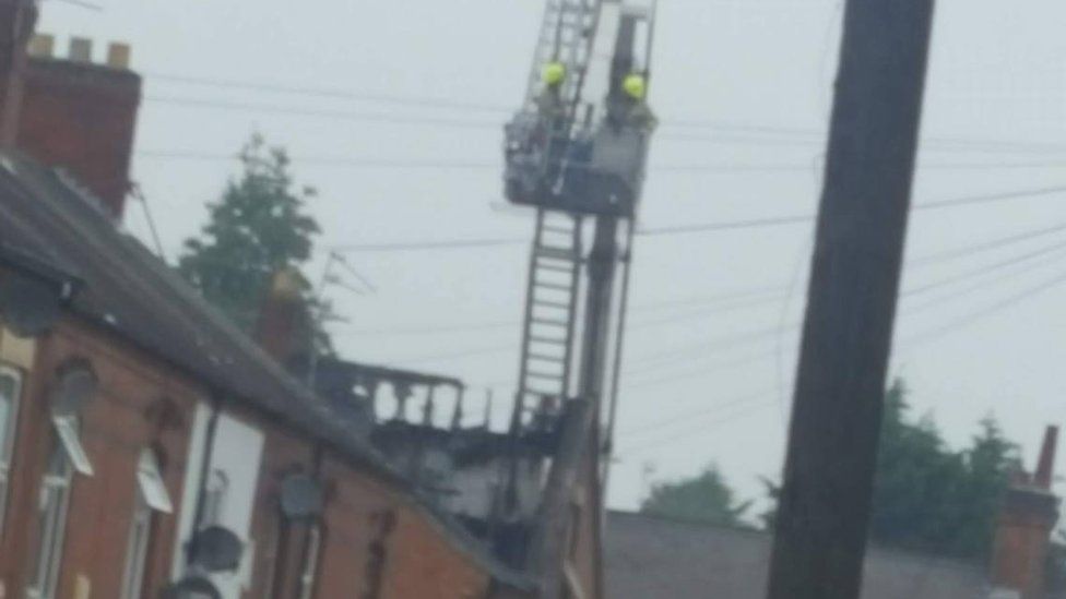 Burning house rescue: Two men injured in Leicester fire - BBC News