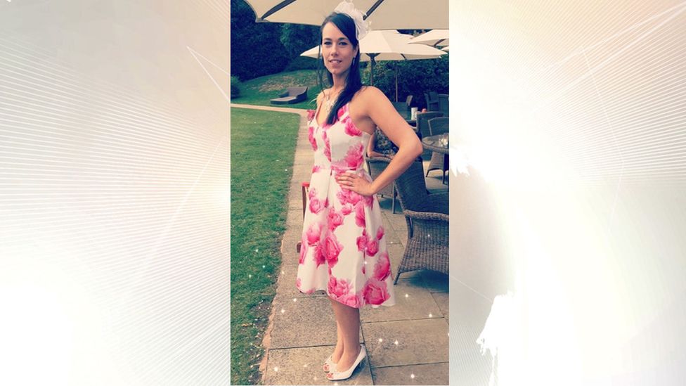 'Murder-suicide' wife died from stab wound in her neck - BBC News