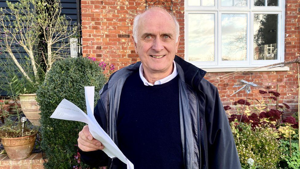 Chelmsford residents fail to receive mail for three weeks - BBC News