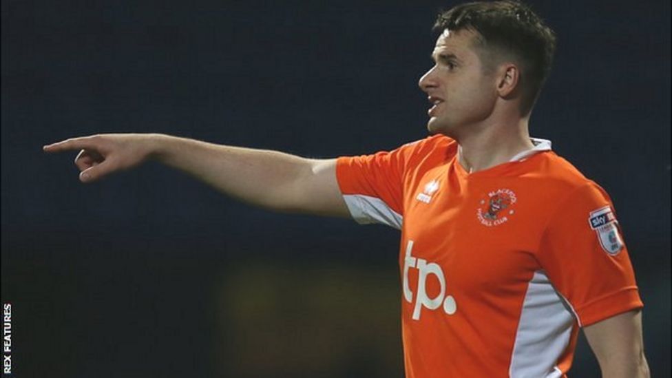 Eddie Nolan: Crewe Alexandra sign former Blackpool defender - BBC Sport