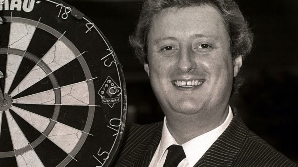 Eric Bristow: Funeral held for former darts world champion - BBC News