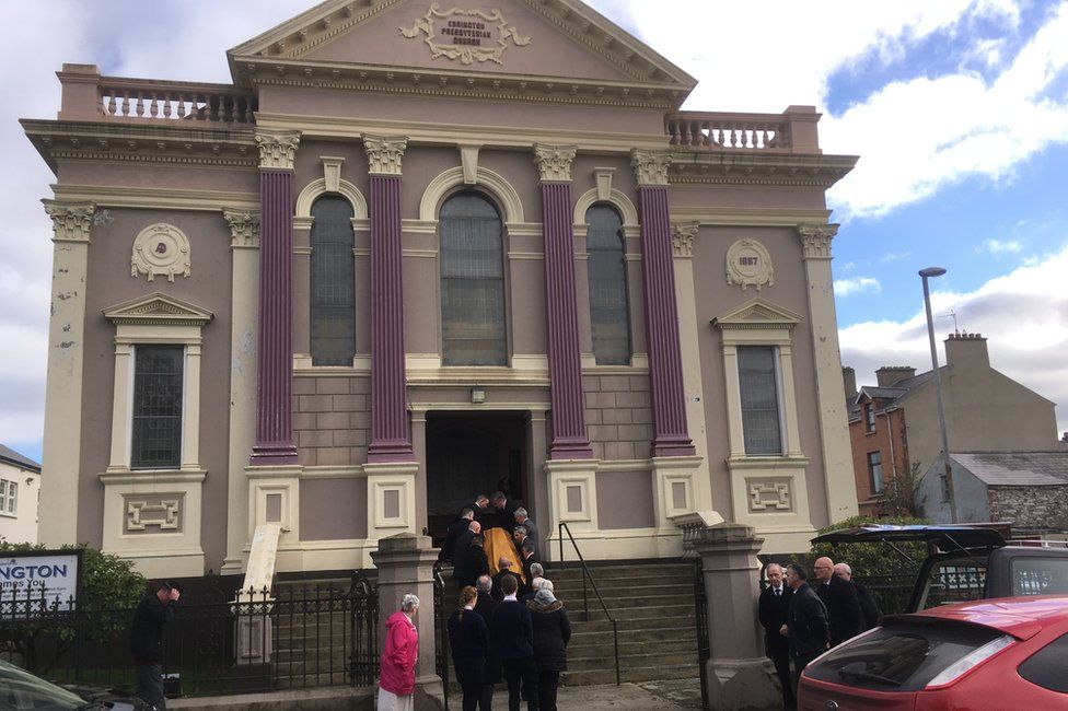 Glen Barr: Funeral for former UDA leader - BBC News