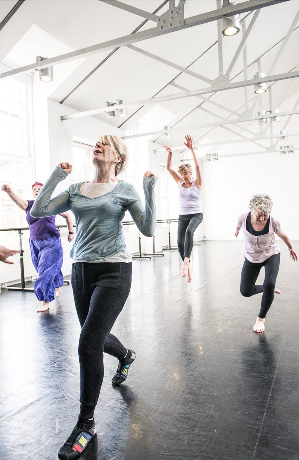 Older dance company Prime heading for Inverness - BBC News