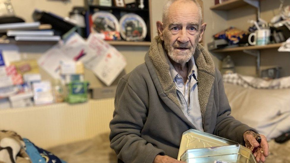 Ramsgate: Funeral money stolen from man with terminal cancer - BBC News