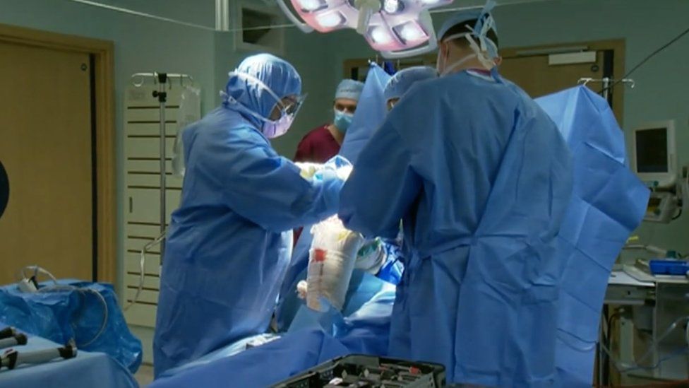 Covid: Winchester hospital tackles hip surgery waiting list - BBC News