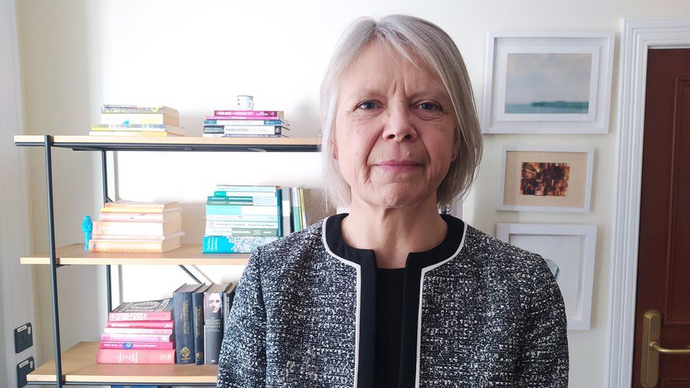 '1,000 o swyddi mewn perygl' wrth i grantiau'r UE orffen - BBC Cymru Fyw