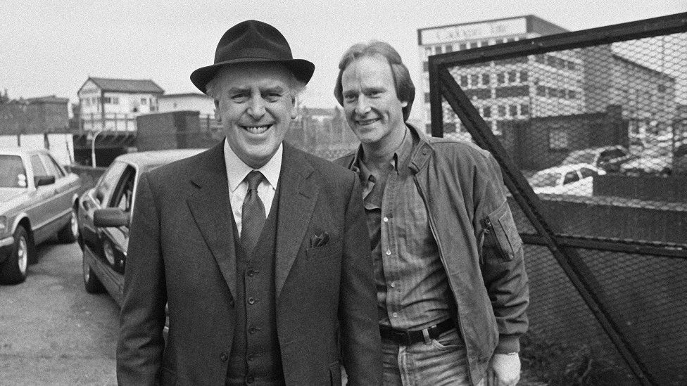 Online car sales to accelerate, as salesmen take a back seat - BBC News