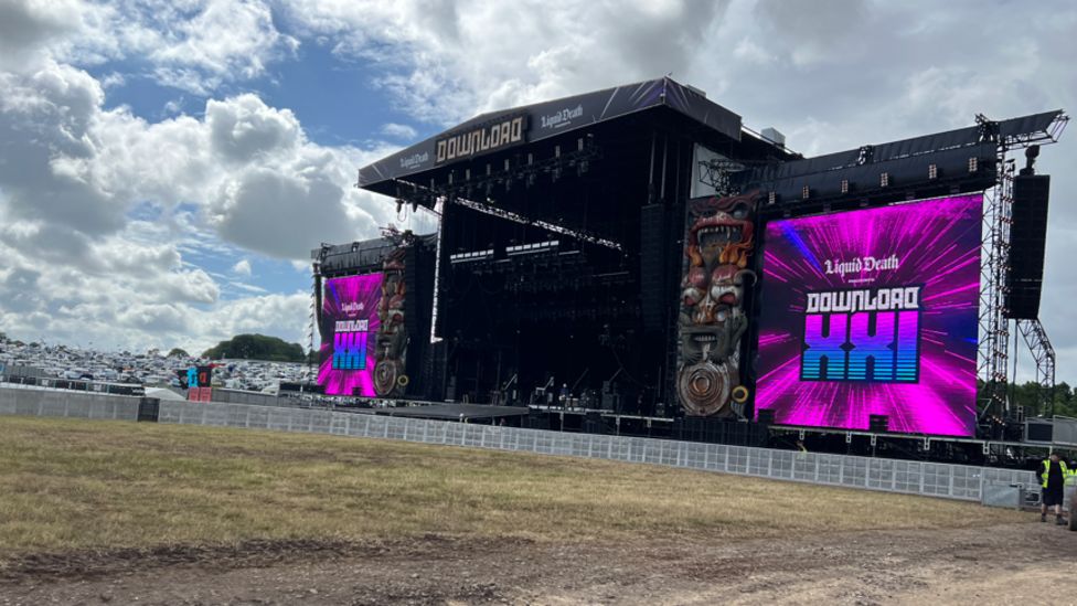 Download Festival: Metal fans praise event with 'great' atmosphere ...