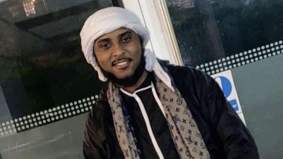 Ahmed Jama stabbing: Police release image of suspect - BBC News