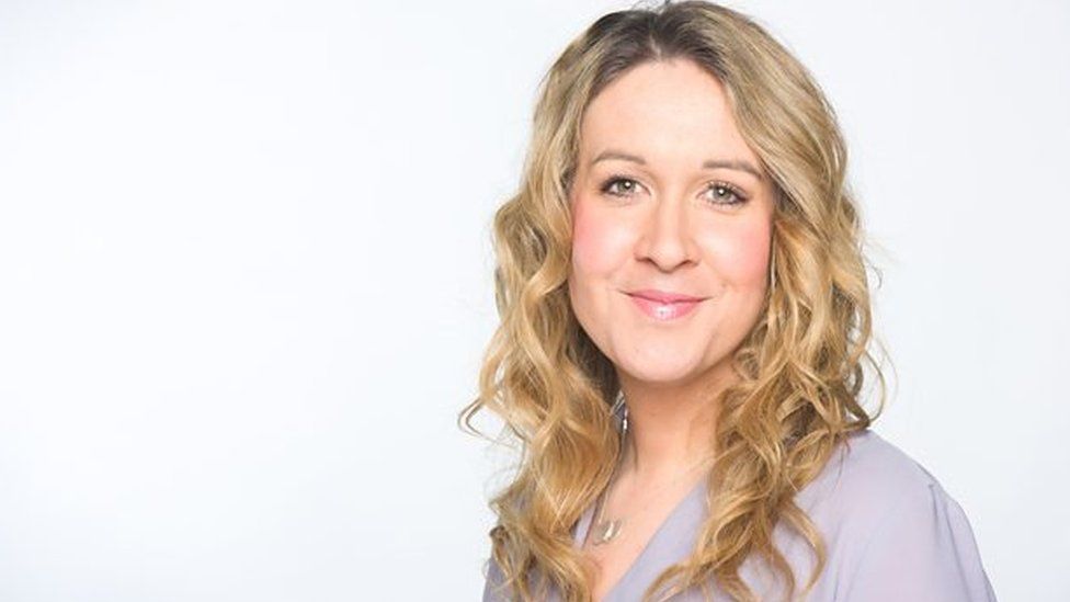 10 ffaith Catrin Heledd am Gwpan Rygbi'r Byd - BBC Cymru Fyw