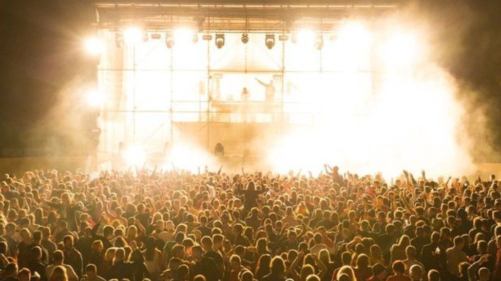 Groove Loch Ness tribute to Inverness DJ Ross Lyall - BBC News