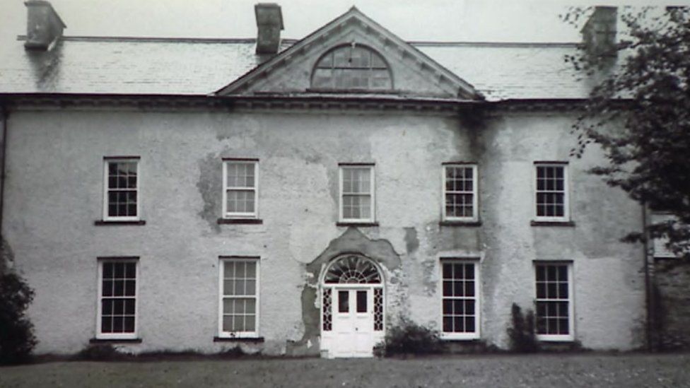 Genesis studio manor house in Capel Iwan up for £1.1m - BBC News
