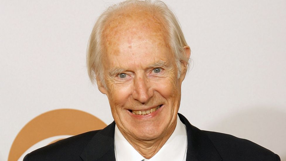 Sir George Martin, the 'fifth Beatle' dies, aged 90 - BBC News