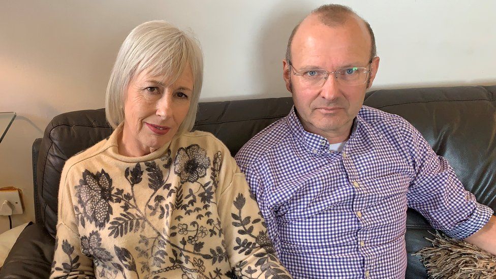 Rhedeg 12 marathon er cof am fab awtistig a laddodd ei hun - BBC Cymru Fyw