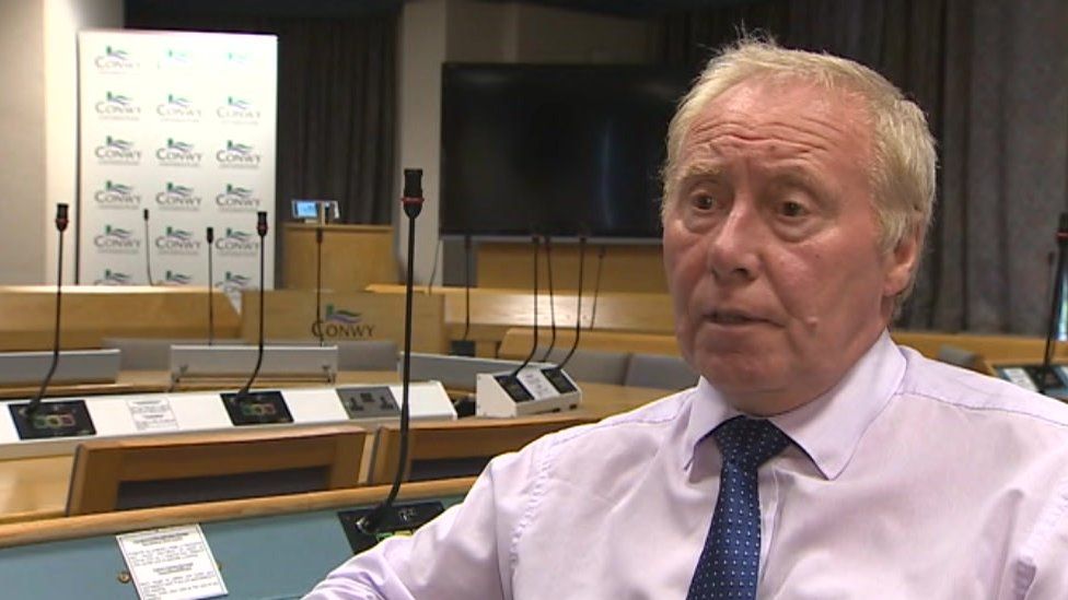New Conwy council leader is Plaid Cymru's Gareth Jones - BBC News