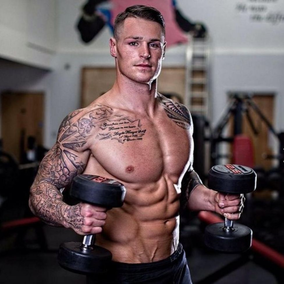 Body builder uses Facebook to highlight his hidden disability - BBC News