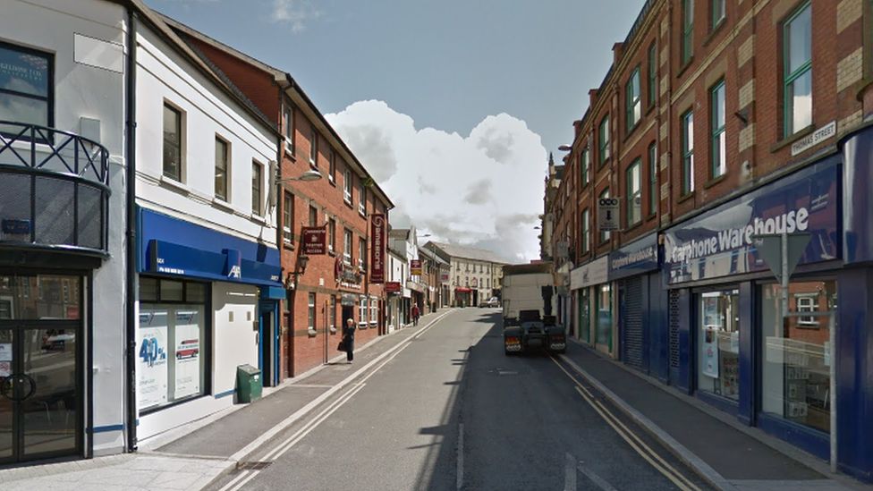 Portadown assault: Man 'critical' after punch in the face - BBC News