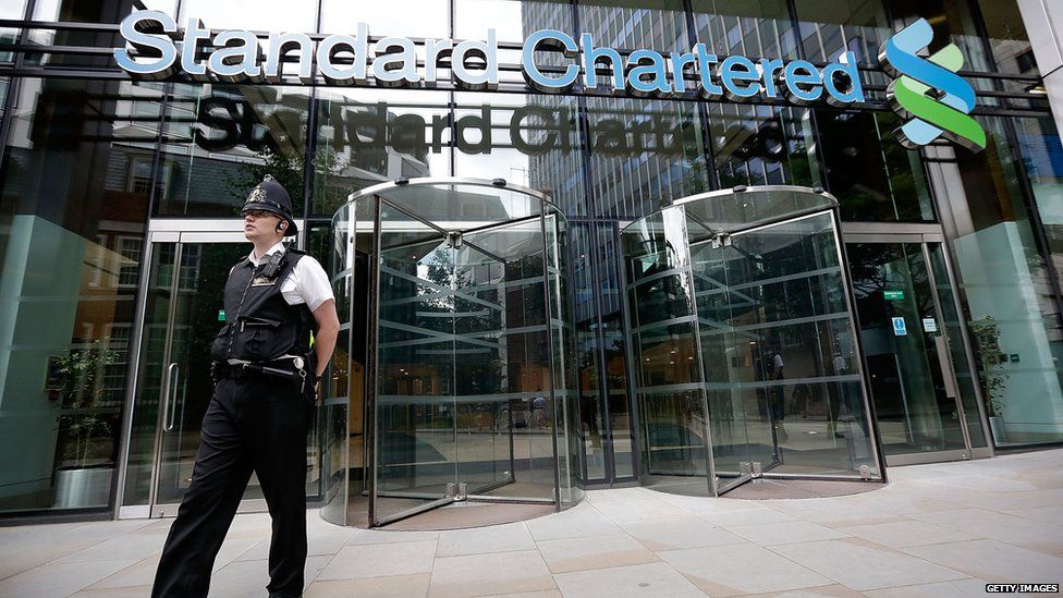 Standard Chartered quits role on giant Australian mine - BBC News