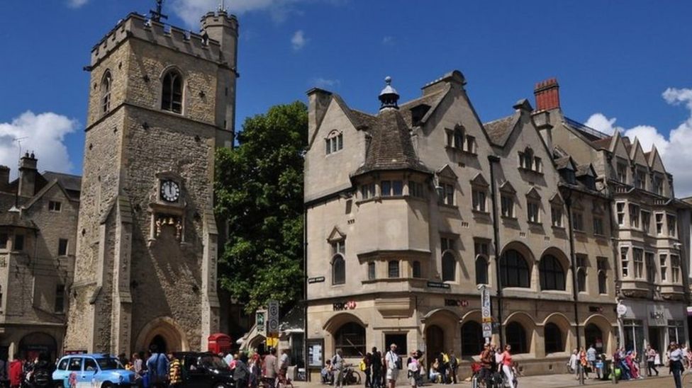 Oxford: First buses in electric fleet set to arrive in September - BBC News