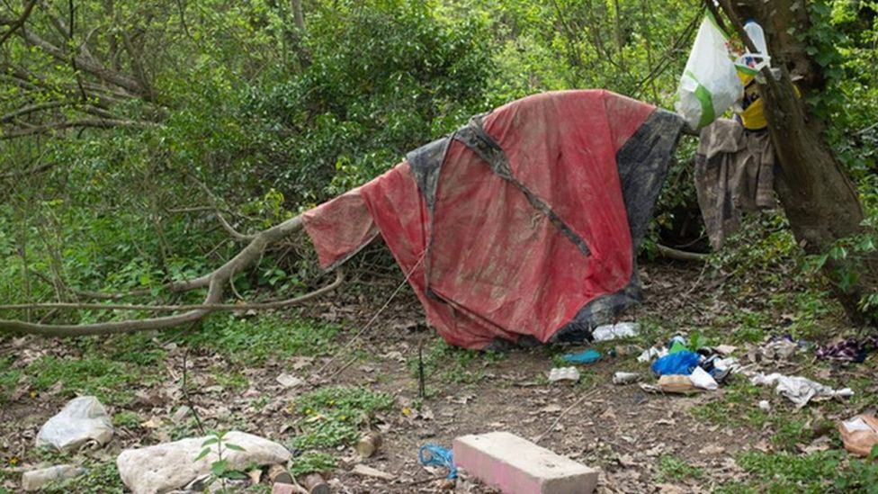 Sleeping in barns - homeless in the countryside - BBC News