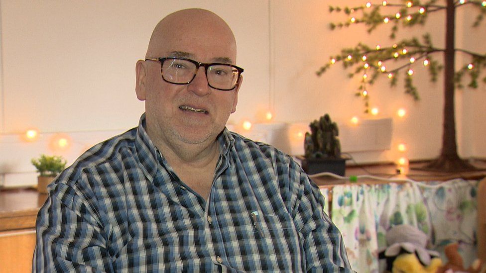 'Alarming' rise in school pupil absence rates, says report - BBC News