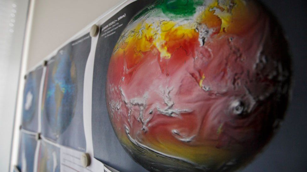 Swiss supercomputer edges US out of top spot - BBC News