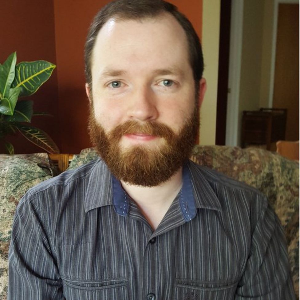 'I'm 30 and live at home with my parents' - BBC News