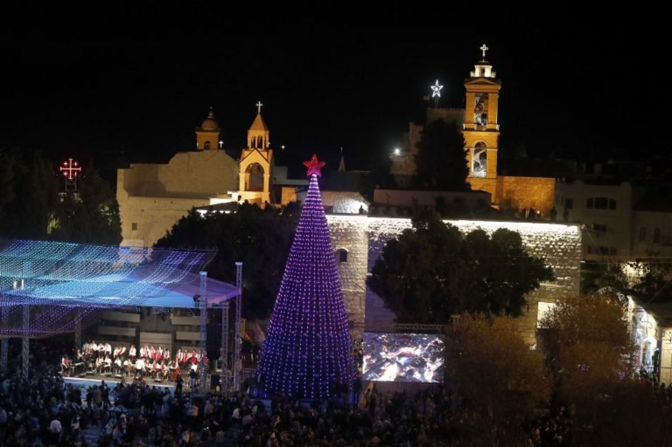 Amazing Christmas trees around the world! - BBC Newsround