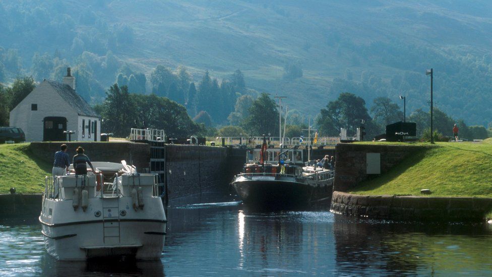 Call for volunteers to secure future of Scotland's canals - BBC News