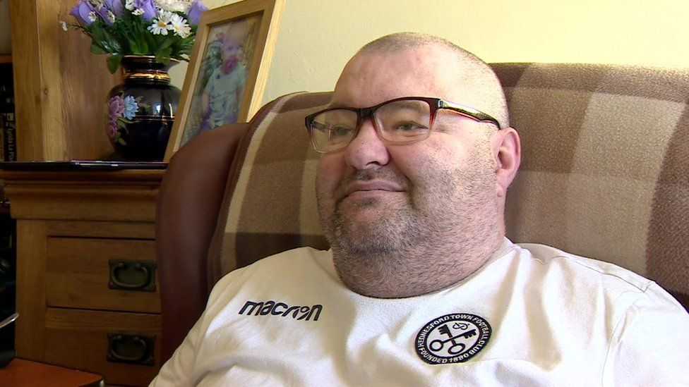 London Bridge attack: Living next door to Usman Khan 'scary' - BBC News