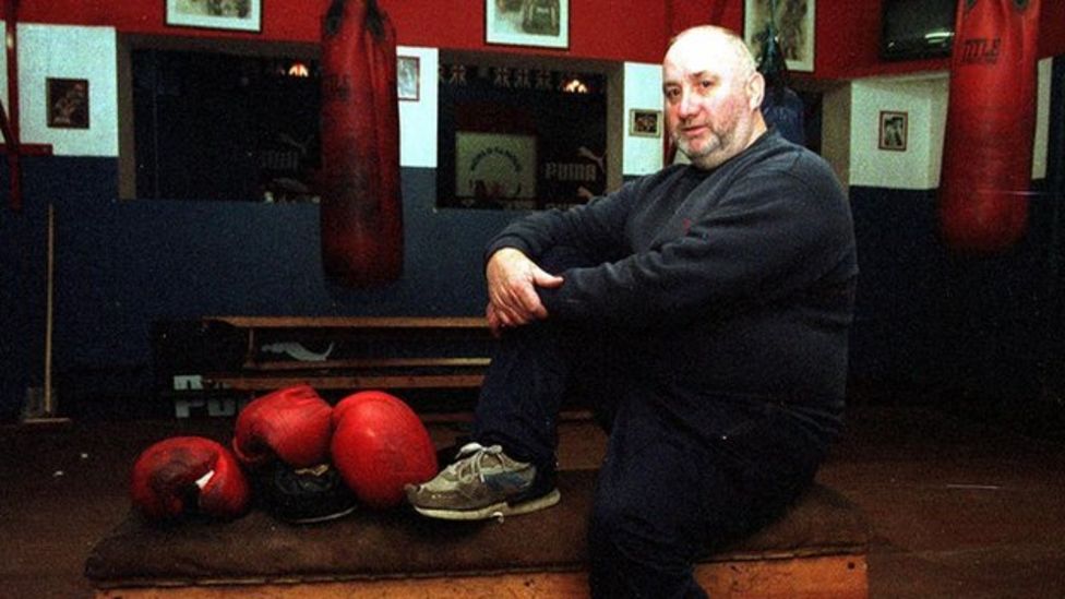 Brian Hughes: Manchester boxing trainer dies aged 82 - BBC Sport