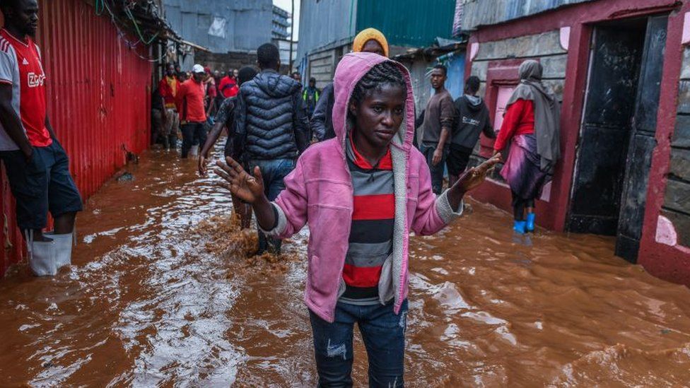 Kenya floods: Mass evacuations ordered ahead of Cyclone Hidaya - BBC News