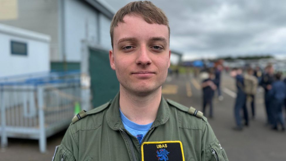 Thousands at RAF Cosford Air Show featuring Red Arrows - BBC News