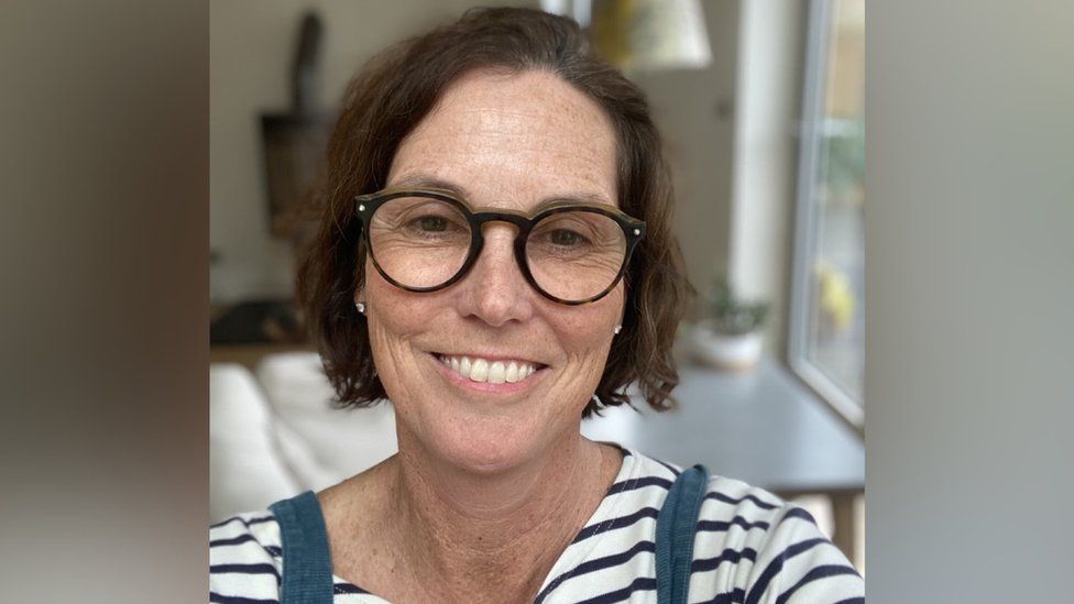 Covid: Biliau treth 'annheg' i berchnogion llety gwyliau - BBC Cymru Fyw