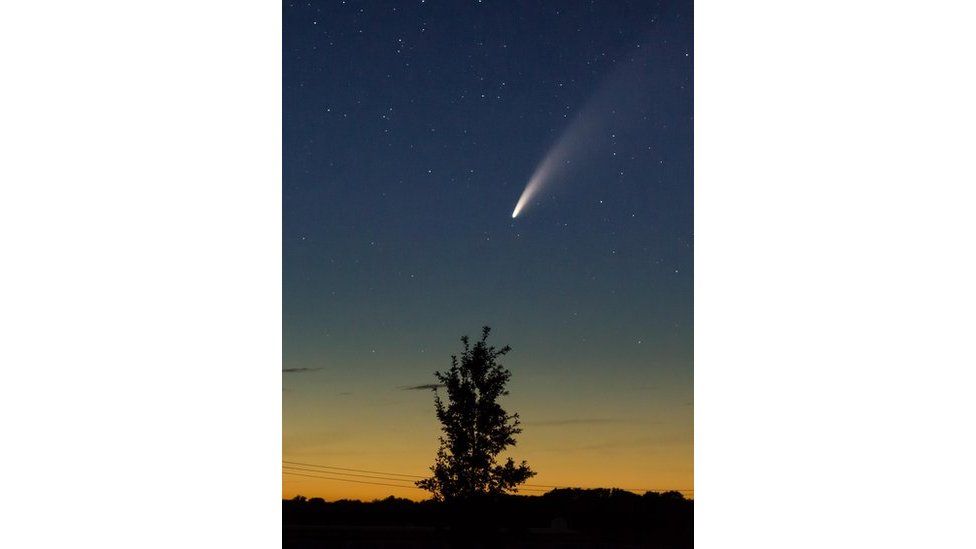 Comet Neowise streaks across UK skies - BBC Weather