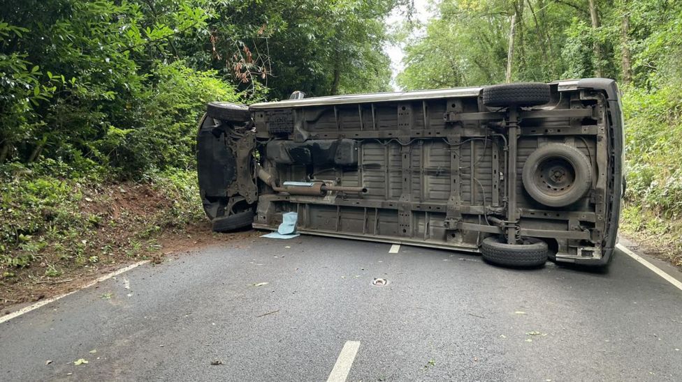 Crediton: Driver suffers minor injuries after van overturns - BBC News