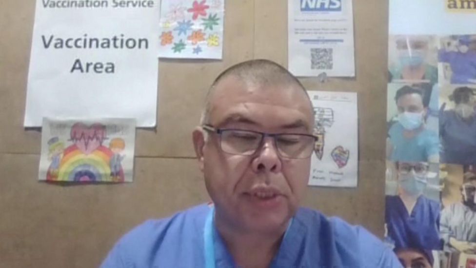 Covid booster doses will be offered to over-40s - BBC News