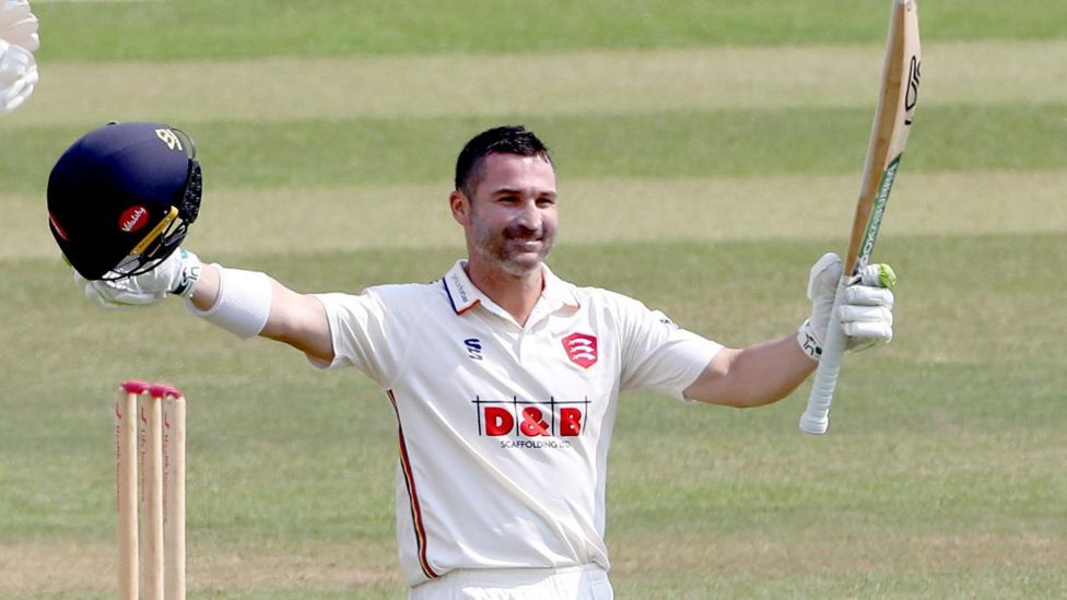 County Championship: Dean Elgar century helps Essex draw against Durham ...
